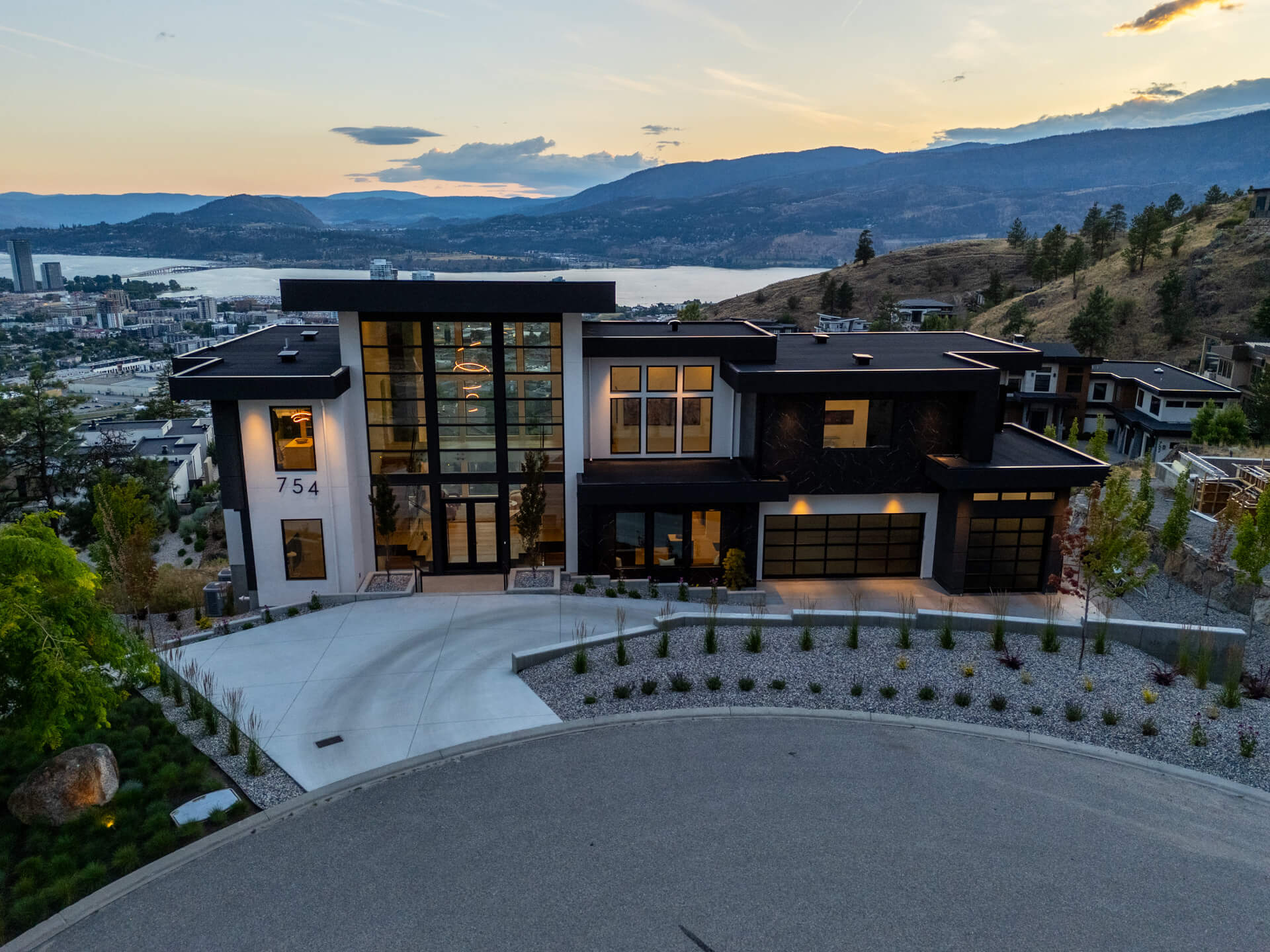 Cliffside Modern | Custom Home Builder Kelowna, BC